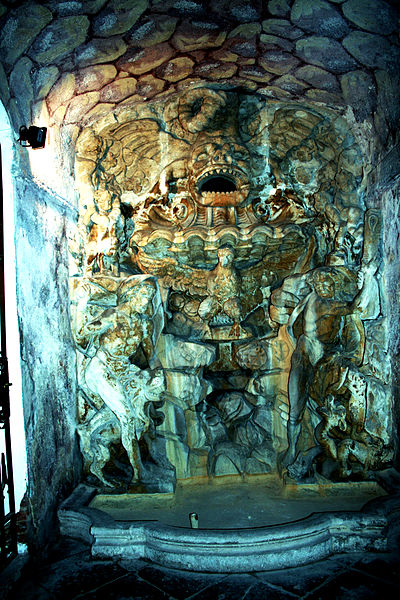 Grotty | Zámek Ploskovice